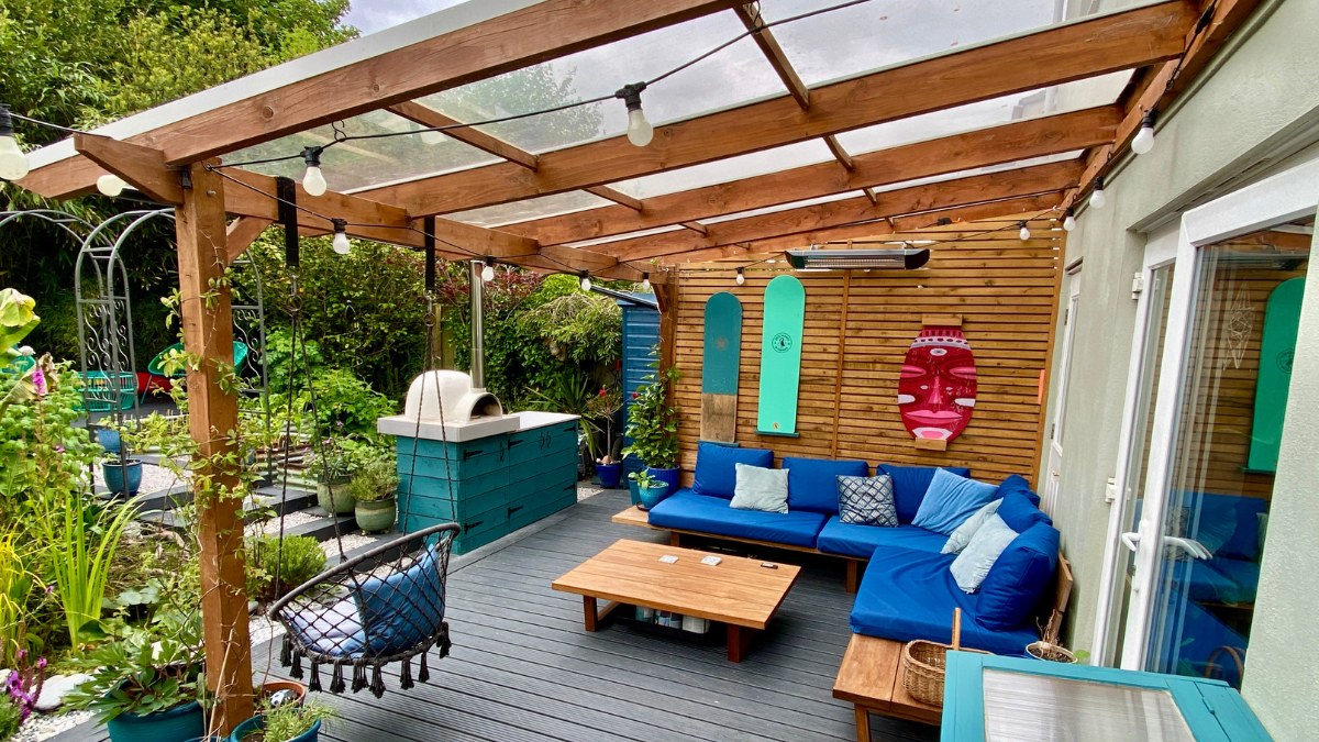 How to Make a DIY Veranda With a Solid Polycarbonate Roof - Wood Create